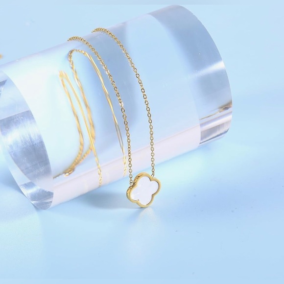 Jewelry | Nwt Unique Four Leaf Clover Necklace18k Gold Plated Multiple ...